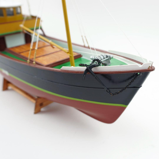 Electric remote-controlled boat Carli 1:60