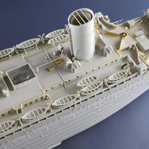 Plastic Model Ship H.M.T. OLYMPIC 1:200